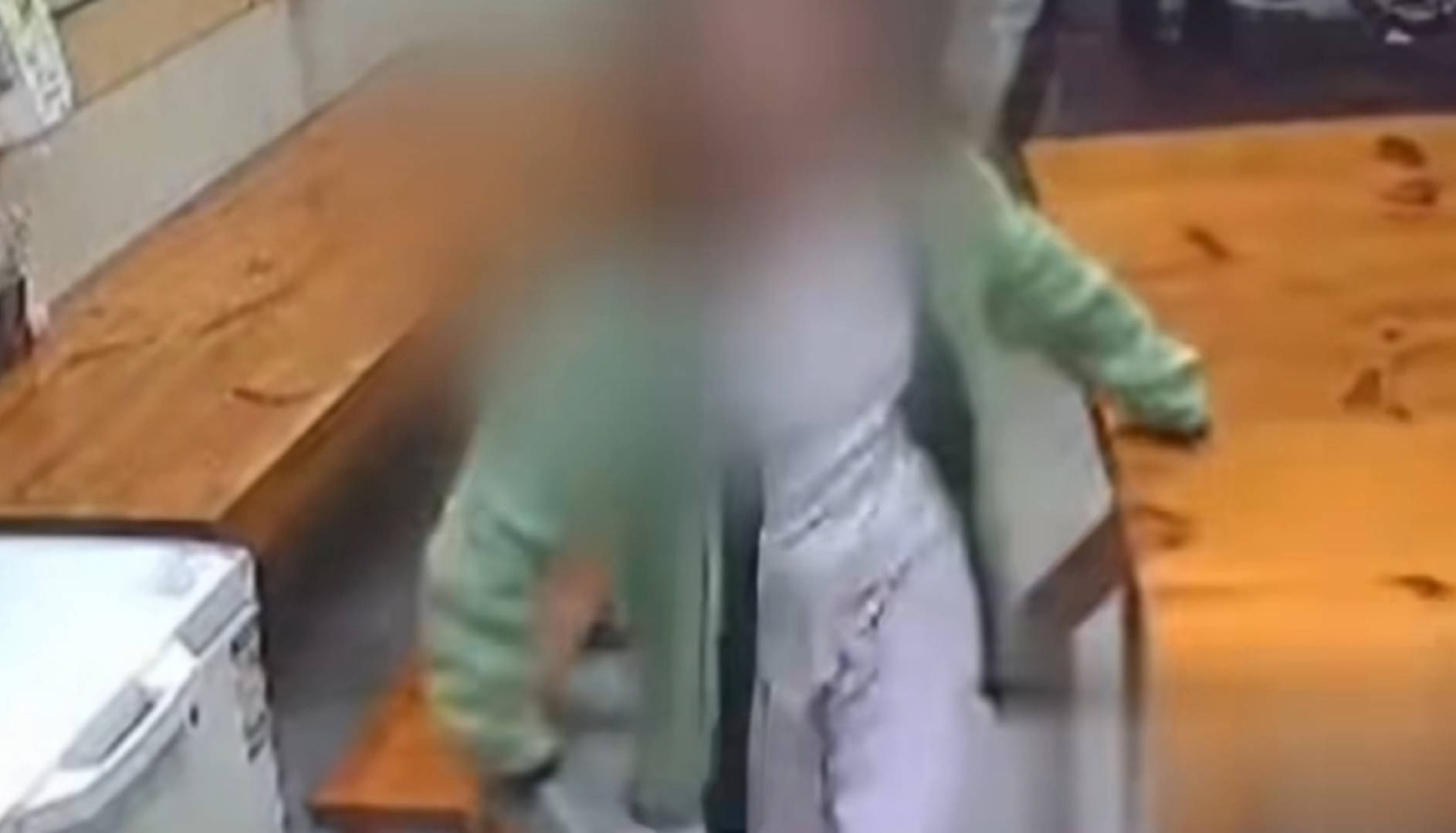 蹭WiFi借钱被拒掀桌