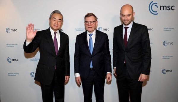 中德法三方外长会晤