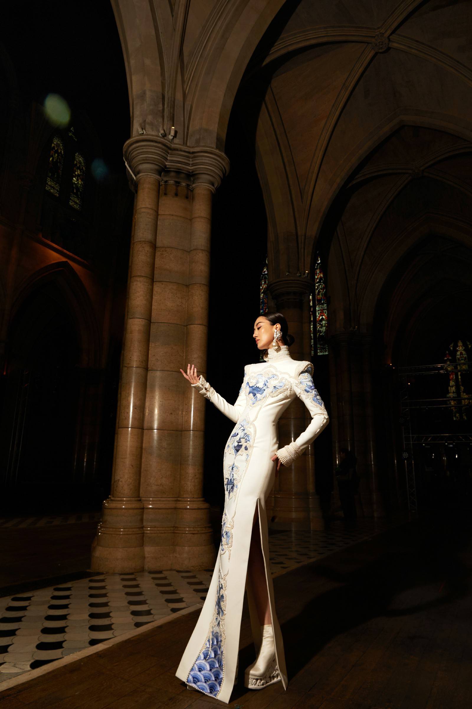 熊英·盖娅传说2025SS品牌巴黎发布会圆满成功！ - 360娱乐，你开心就好